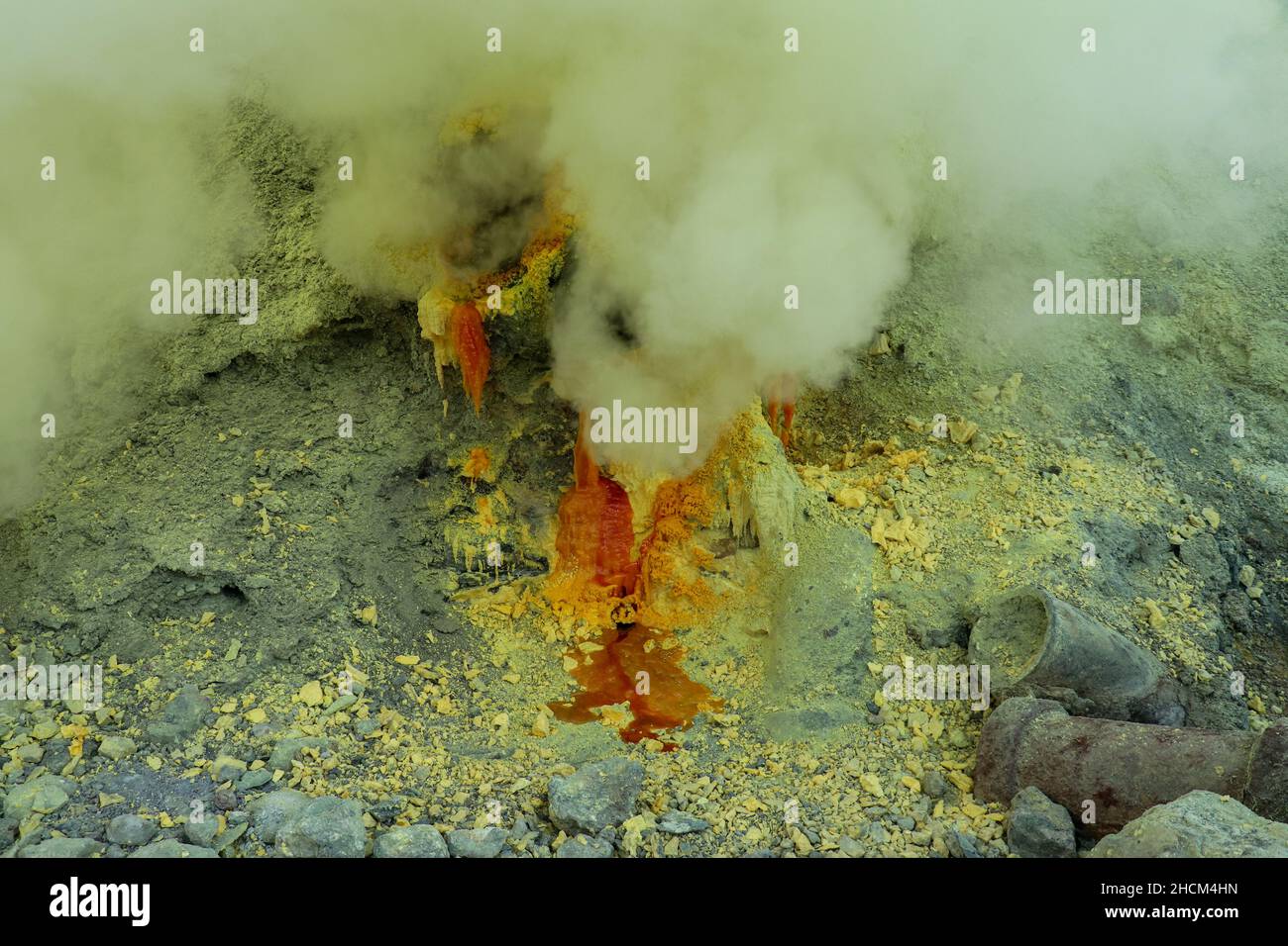 Kawah ijen volcano molten sulphur hi-res stock photography and images ...