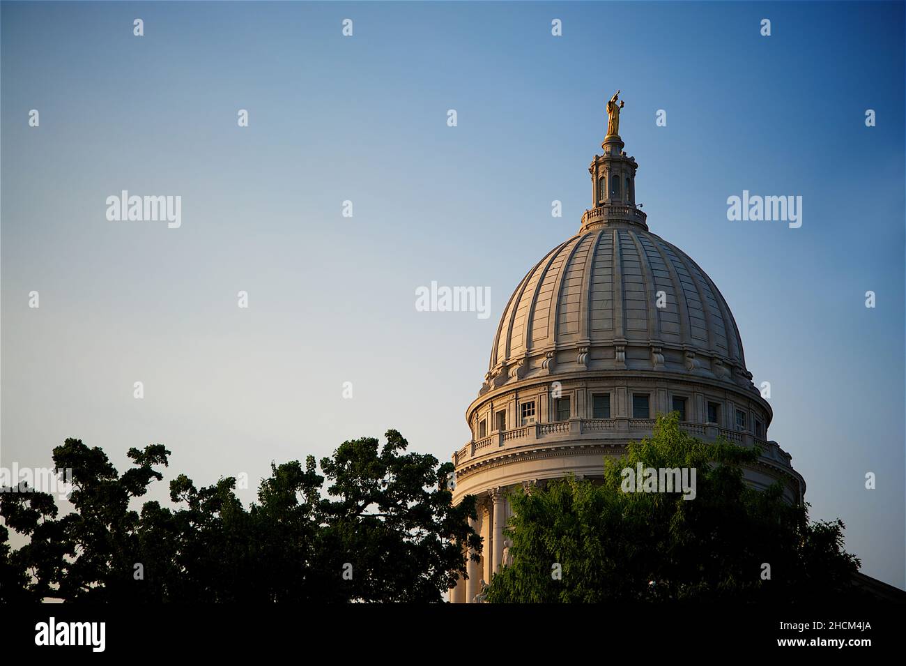 Capitol building in madison hi-res stock photography and images - Alamy
