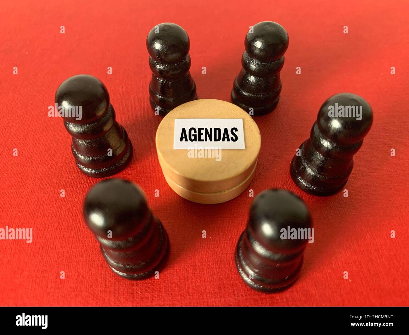 Leaders round a table hi-res stock photography and images - Alamy