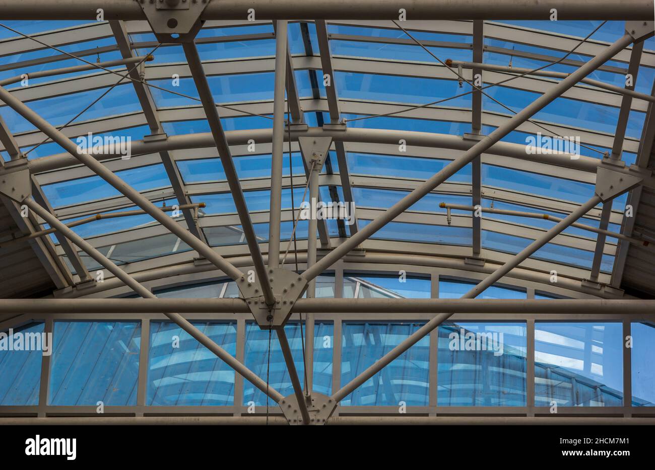 Metal glass structure hi-res stock photography and images - Alamy