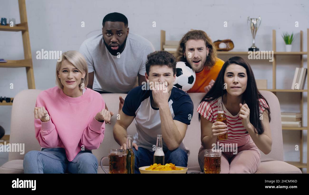 Women watching football hi-res stock photography and images - Alamy
