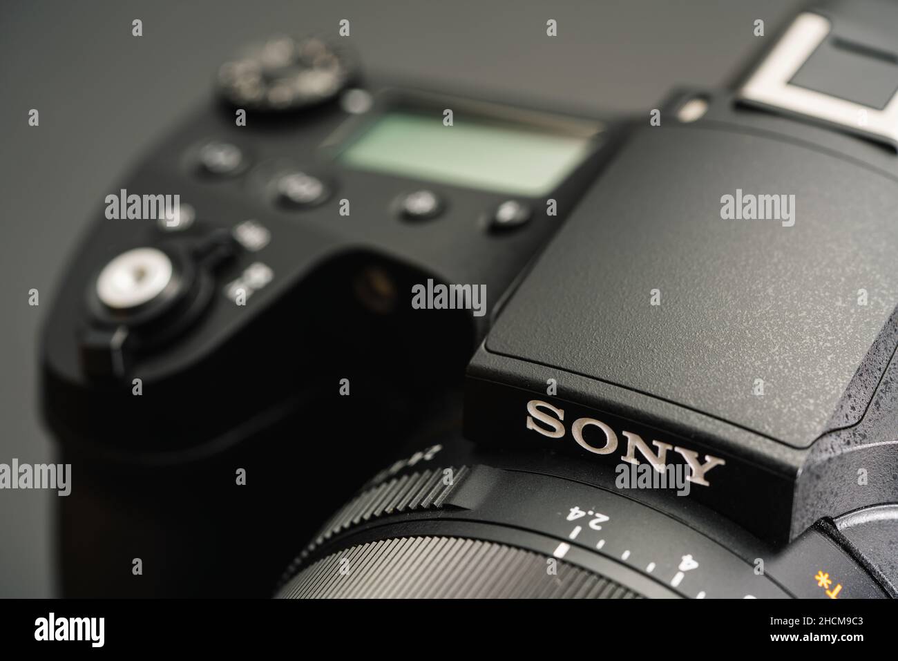 Close-Up of the SONY Cyber-shot DSC-RX10 M4 Stock Photo - Alamy