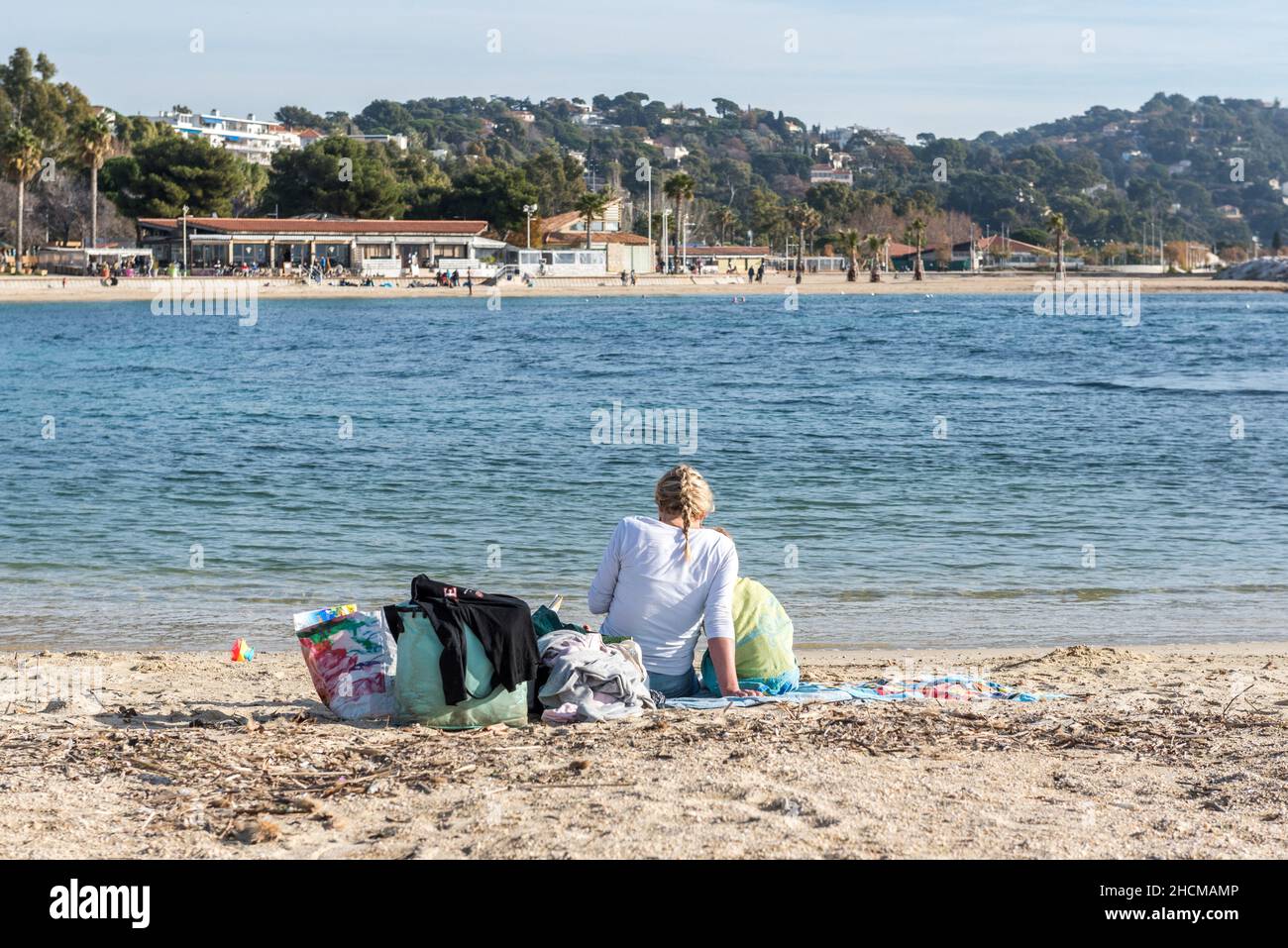 The good weather and the heat at the end of the year in Toulon, France ...