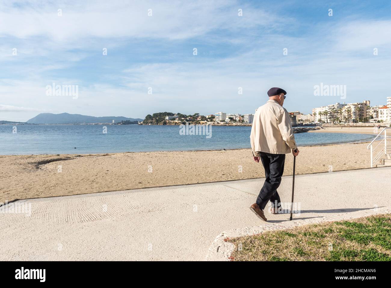 The good weather and the heat at the end of the year in Toulon, France ...