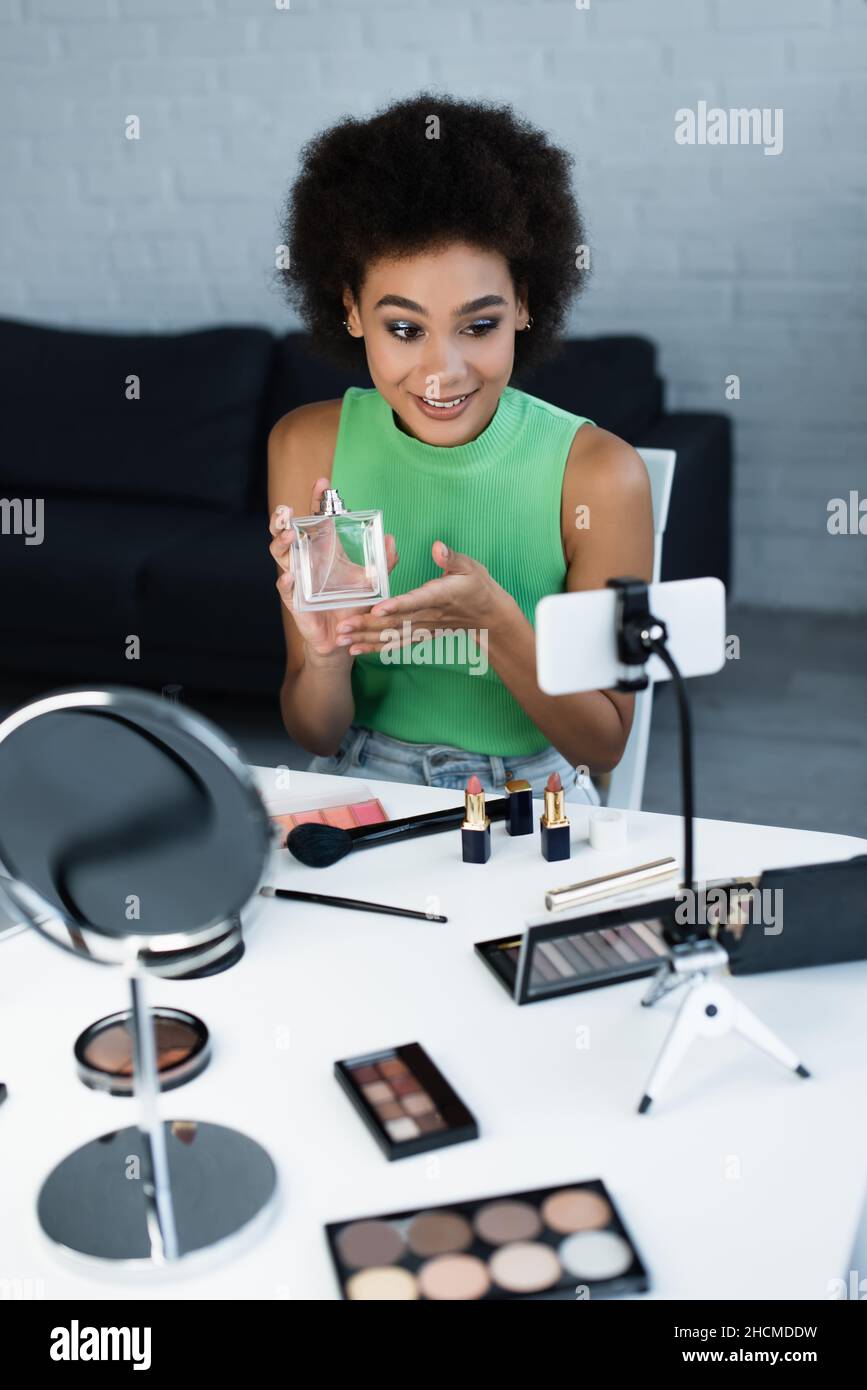 Beauty black woman perfume hi-res stock photography and images - Alamy