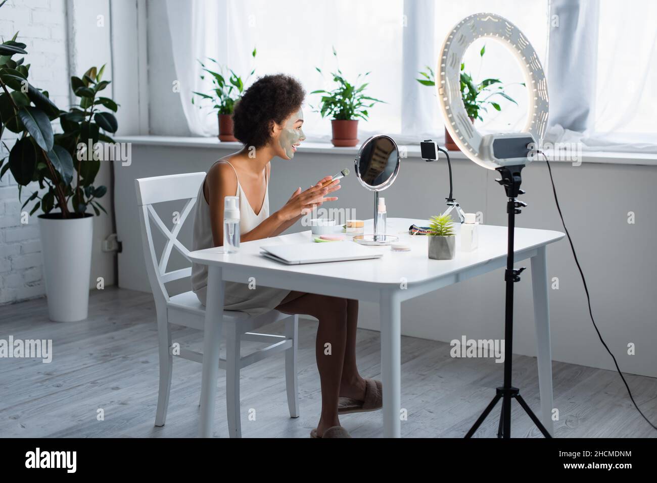African woman side light face hi-res stock photography and images - Alamy