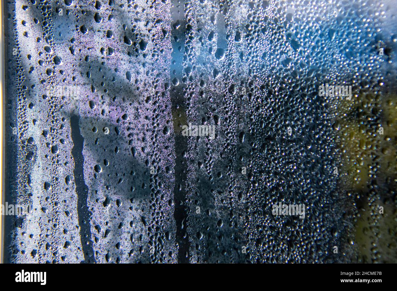 Drops dripping hi-res stock photography and images - Alamy