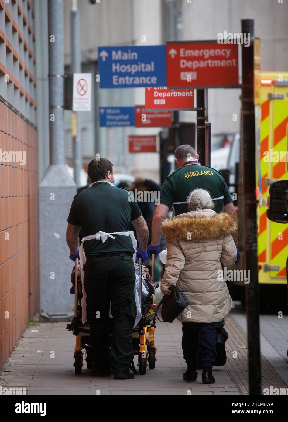 Nhs staff off sick hi-res stock photography and images - Alamy