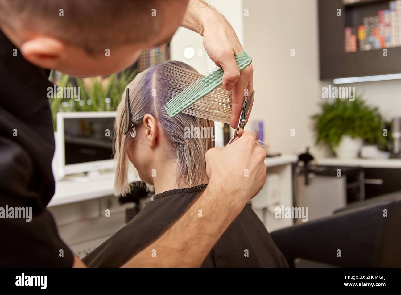 Blonde woman getting haircut in beauty salon Stock Photo - Alamy