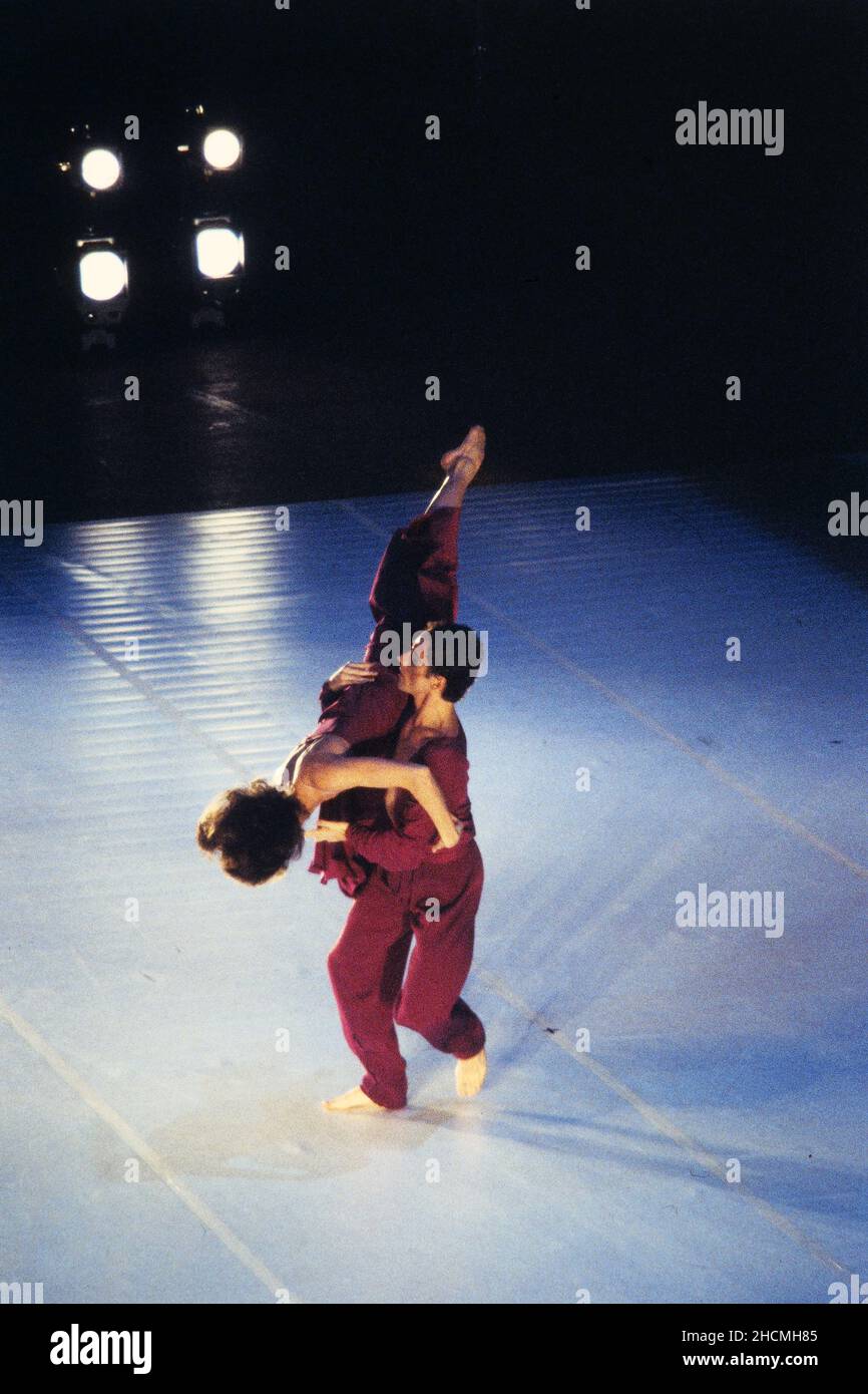 Archives 80ies: Jennifer Muller dance company performs in Lyon, France ...