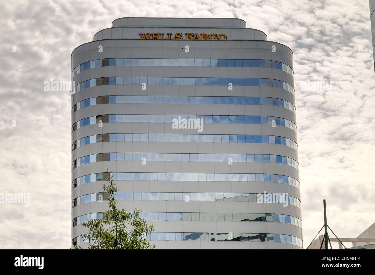 Two James Center / Wells Fargo Stock Photo - Alamy