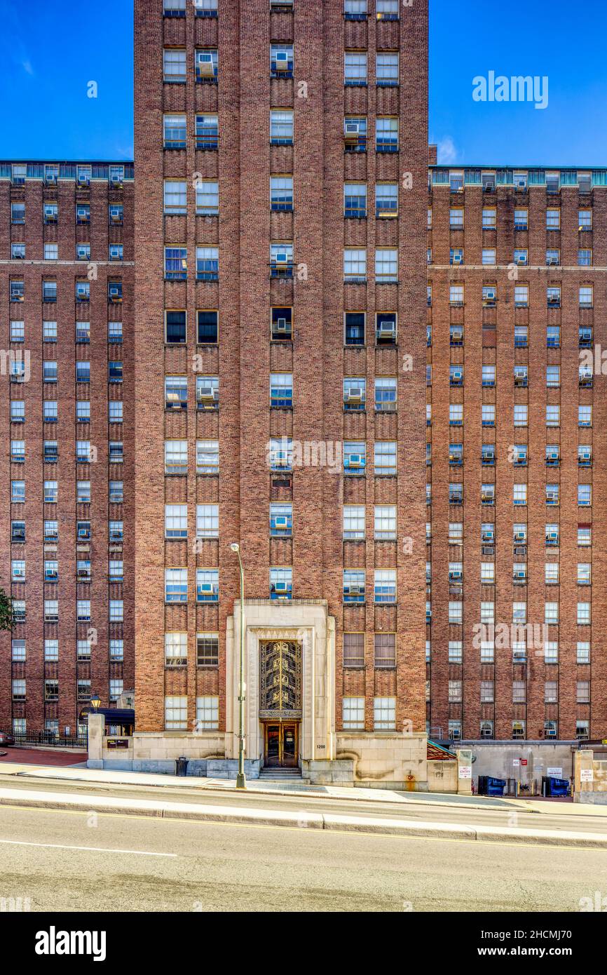 West Hospital, VCU Medical Center, 17-story Art Deco tower is still ...