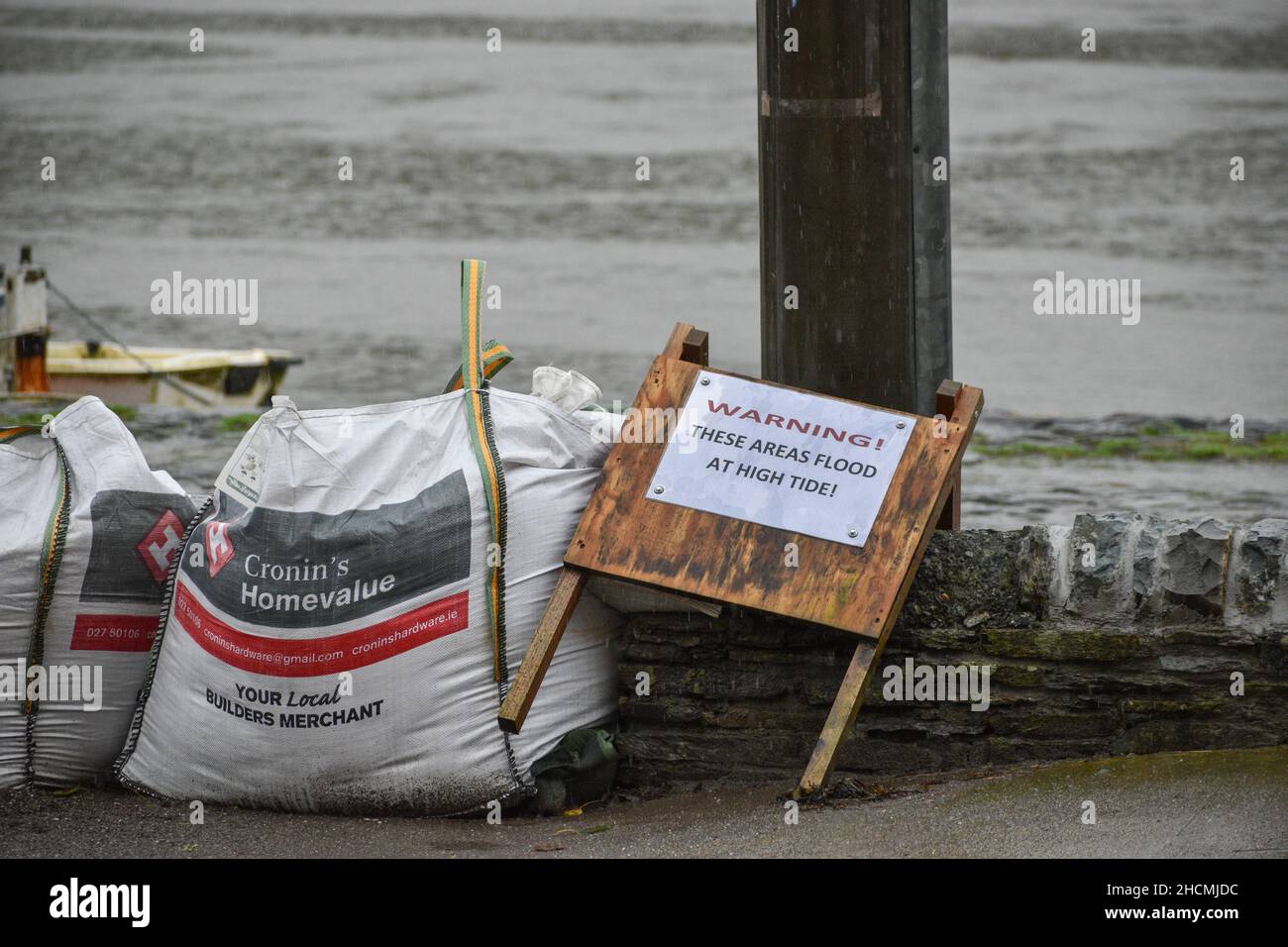 Bantry, West Cork, Ireland. 130h Dec, 2021. Met Eireann has issued a ...