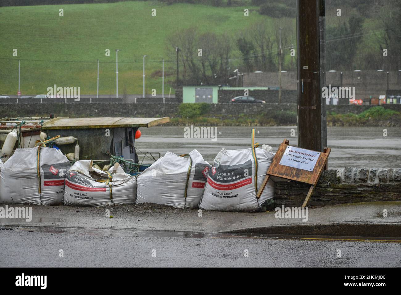 Bantry, West Cork, Ireland. 130h Dec, 2021. Met Eireann has issued a ...