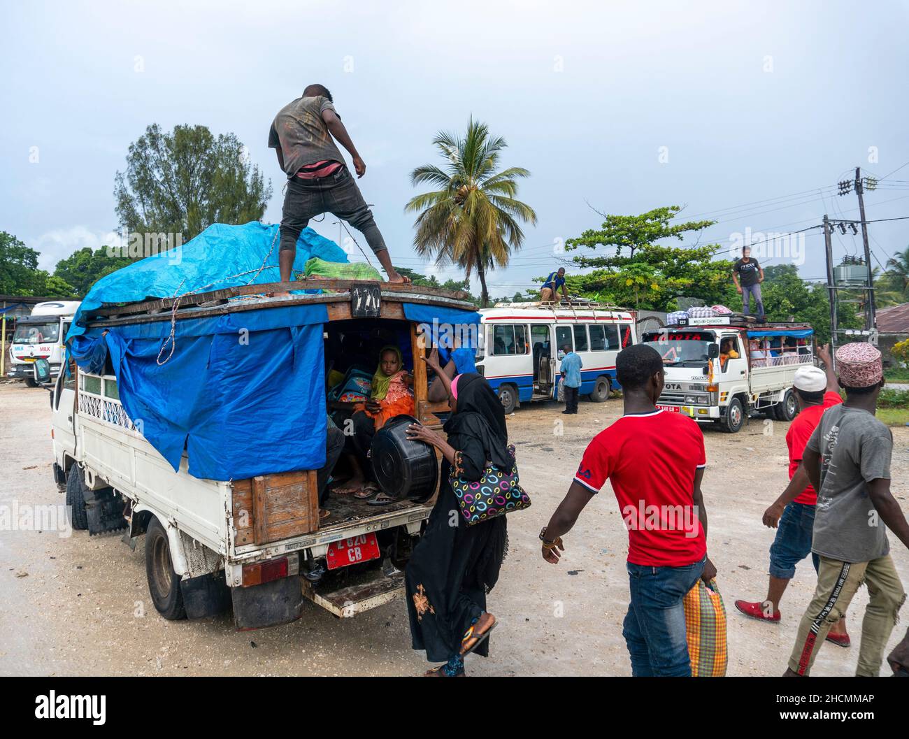 PEMBA, TANZANIA - JANUARY 2020: People are loading in the car on bus ...