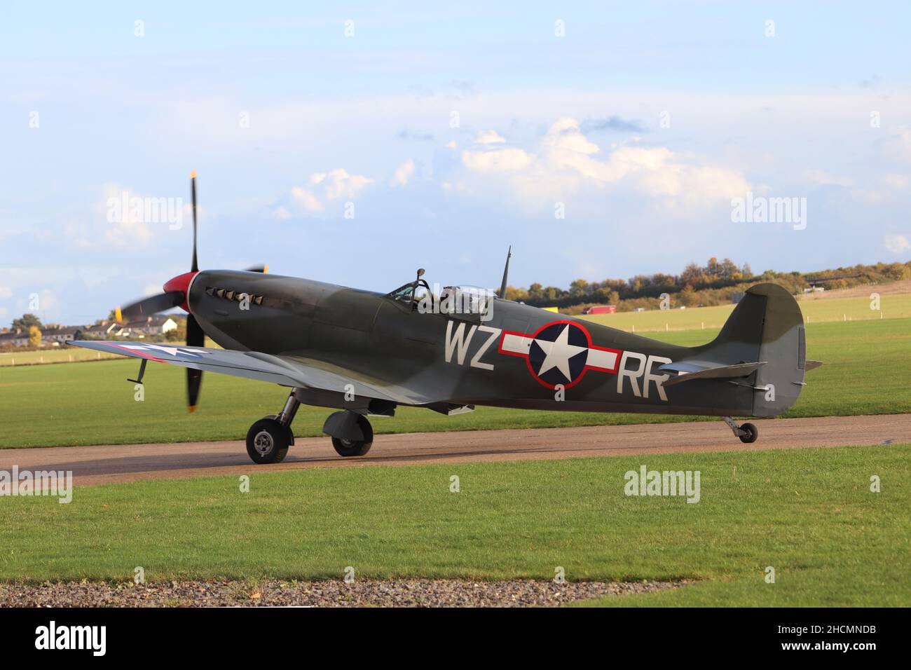 Spitfire invasion stripes hi-res stock photography and images - Alamy
