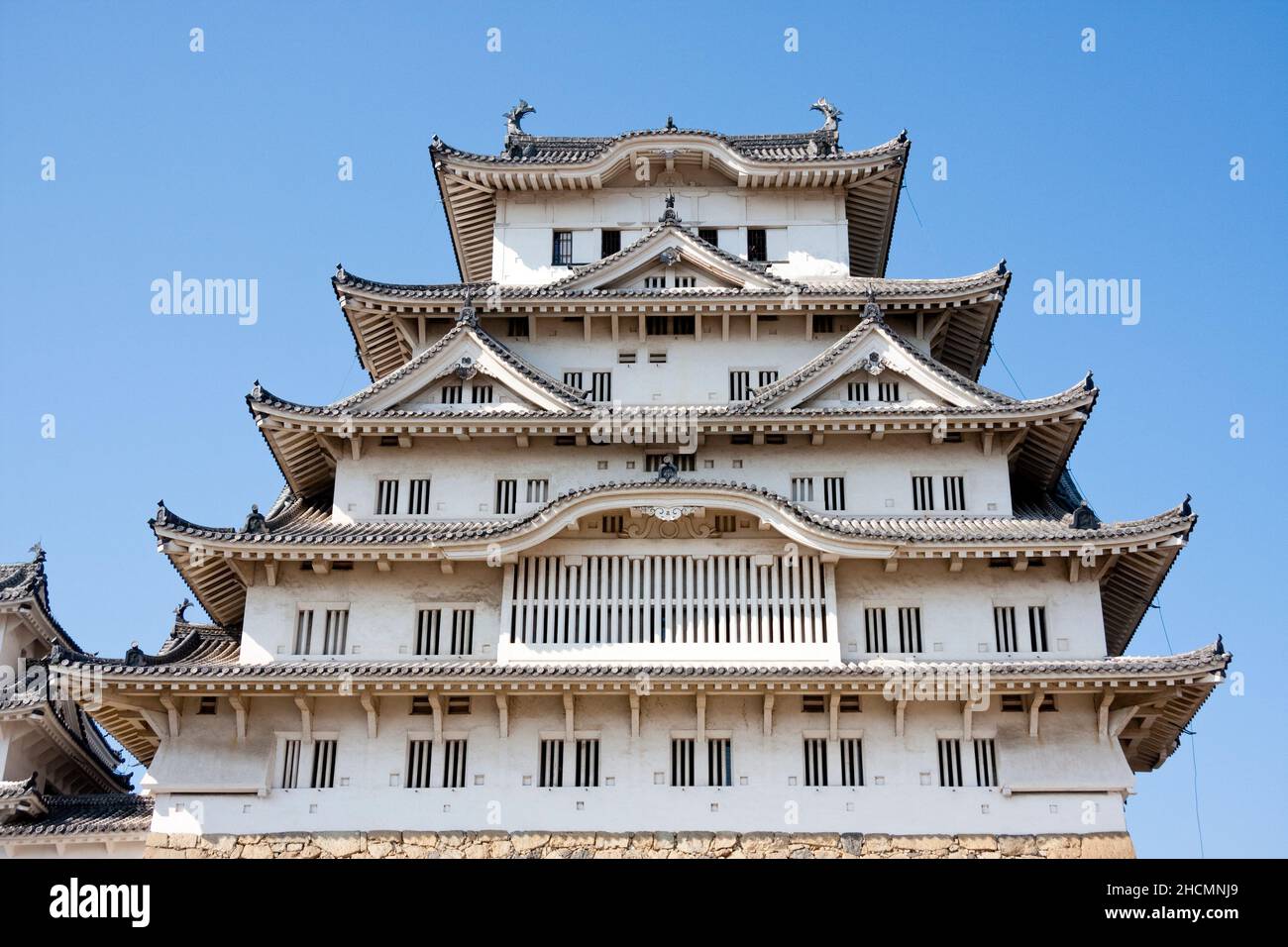 The Renketsushiki (compound) keep of the white Himeji castle keep ...