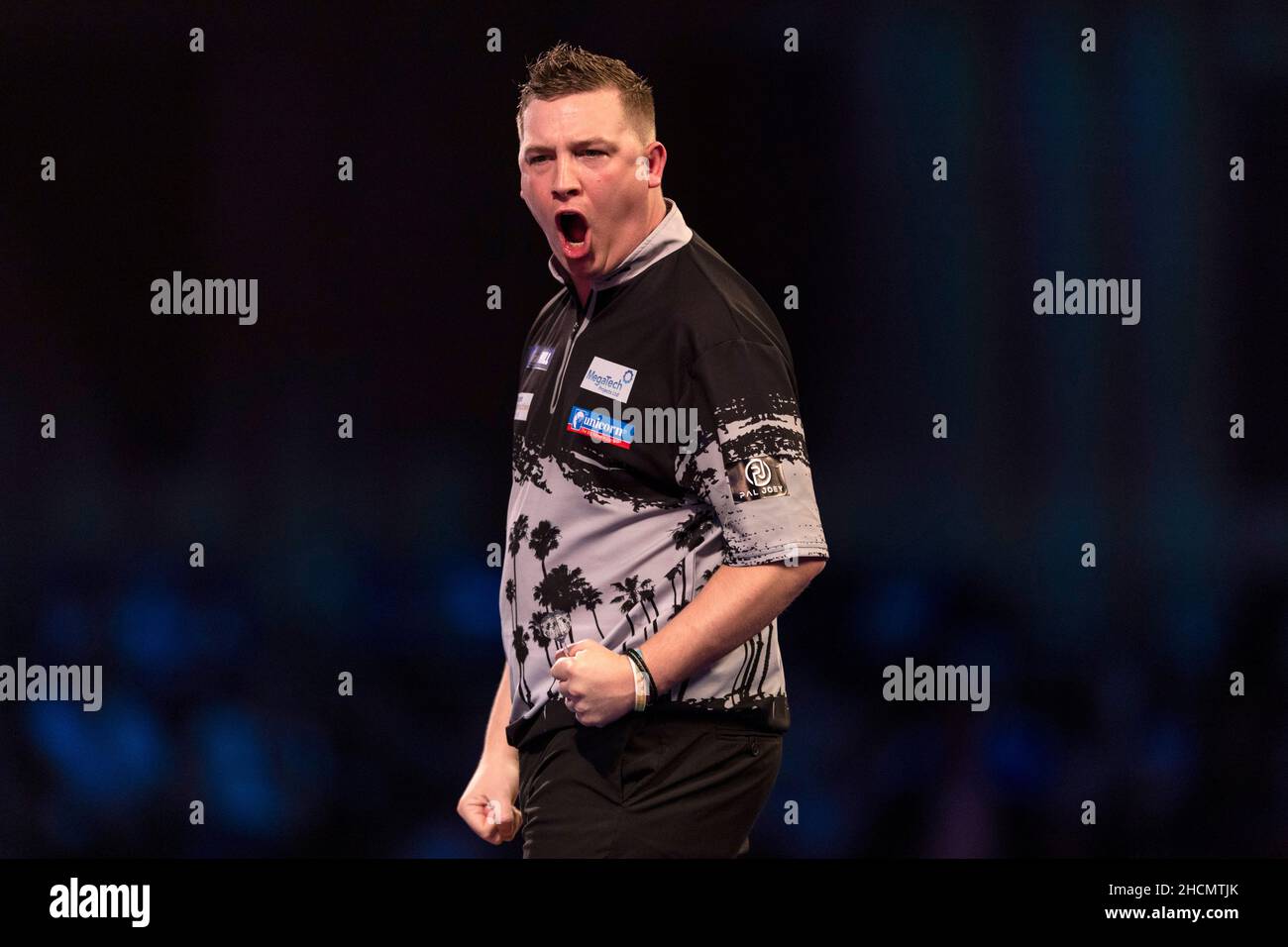 Chris Dobey celebrates winning the 4th set during day thirteen of the ...