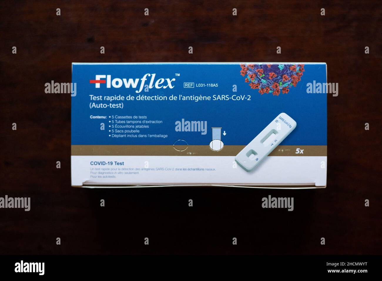 Illustration of a FLOWFLEX self-test bought in a pharmacy to check if ...