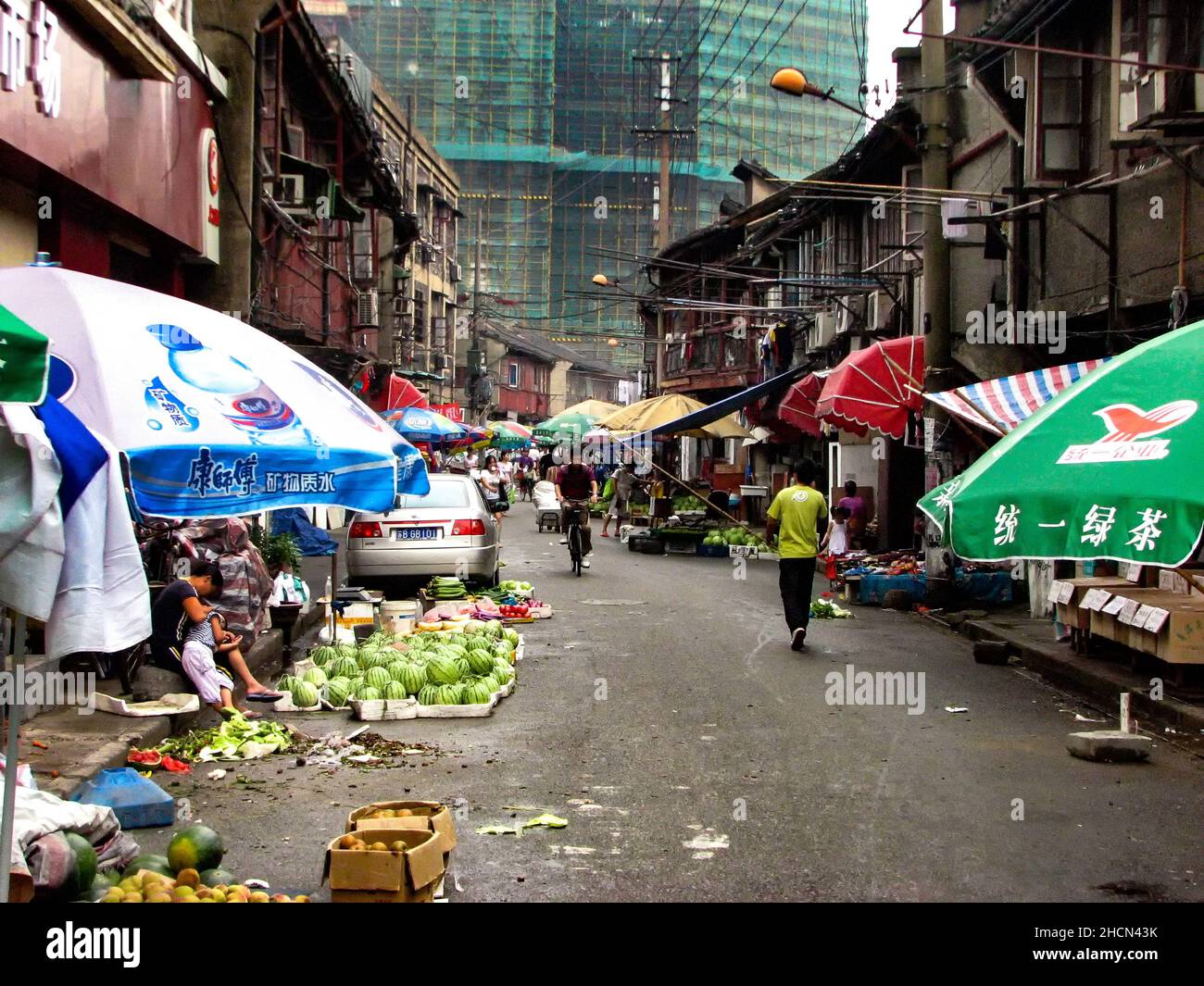 Street fruit and vegetable market in Shanghai Stock Photo - Alamy