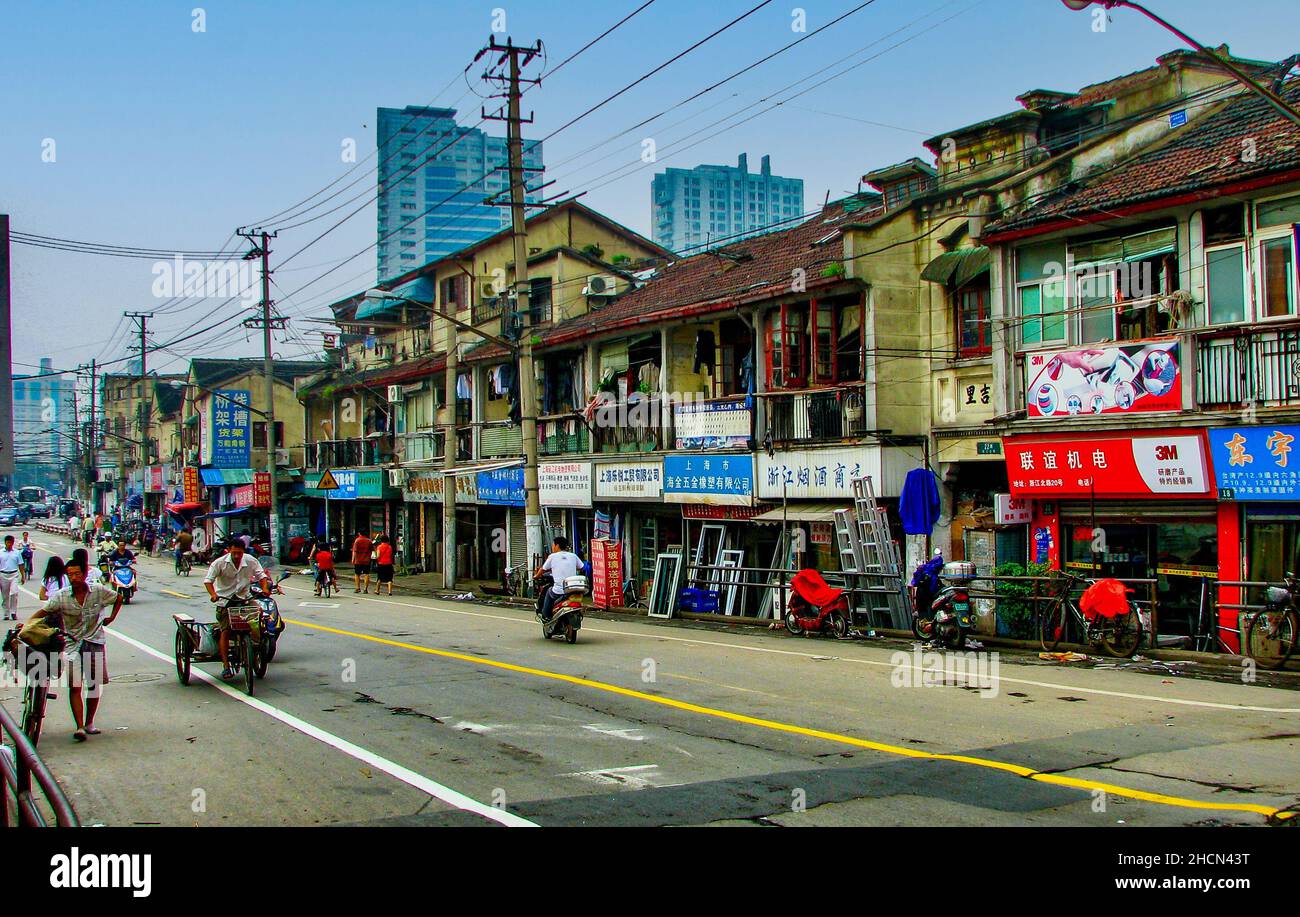 Slum area of Shanghai with downtown skyscrapers in the background Stock ...