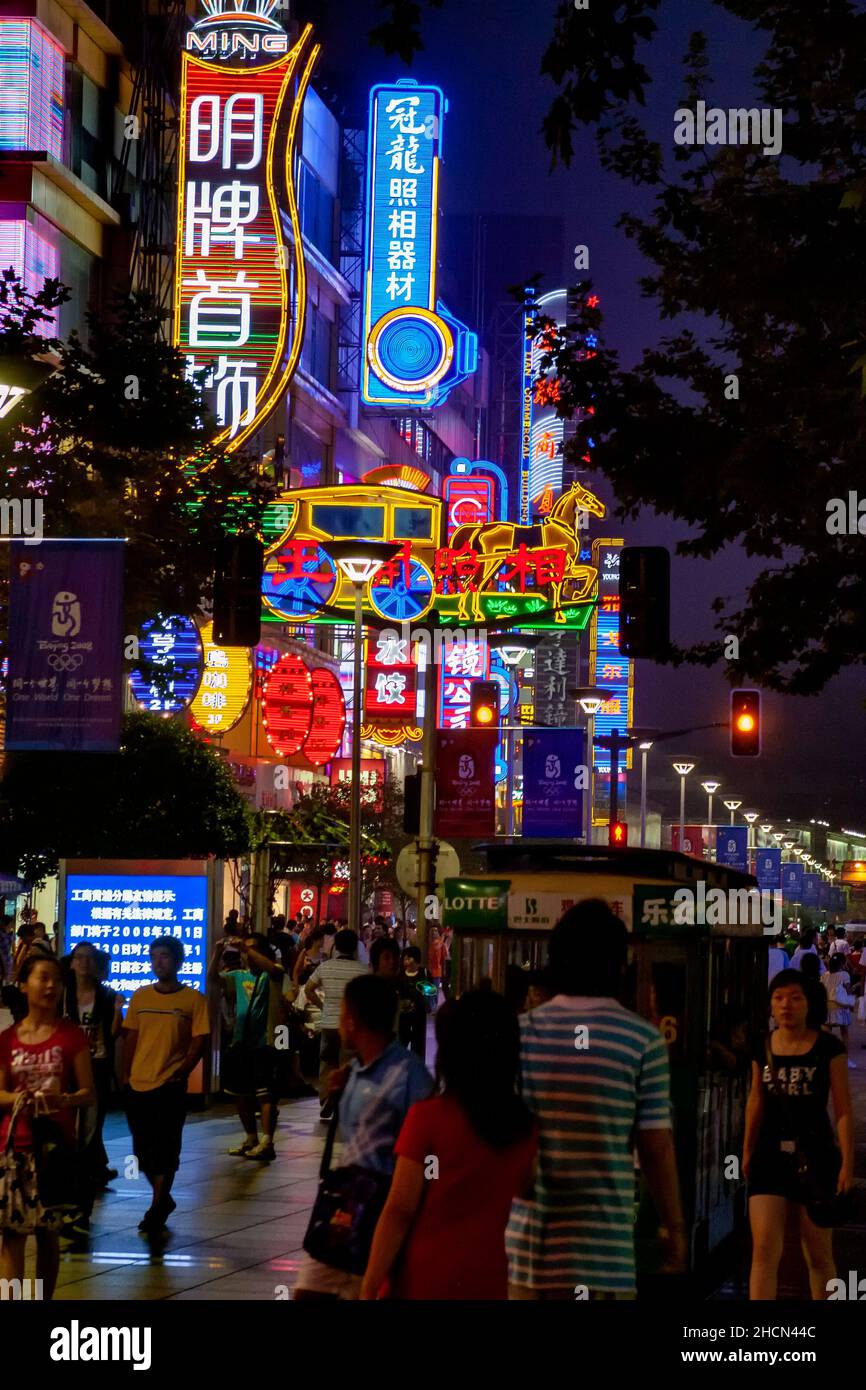 Neon signs on Nanjing Road in downtown Shanghai Stock Photo - Alamy