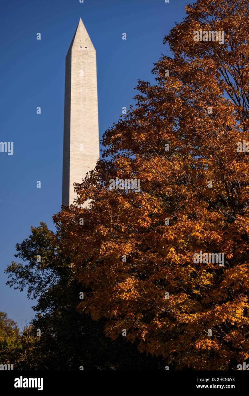 Vertical shot washington monument hi-res stock photography and images ...