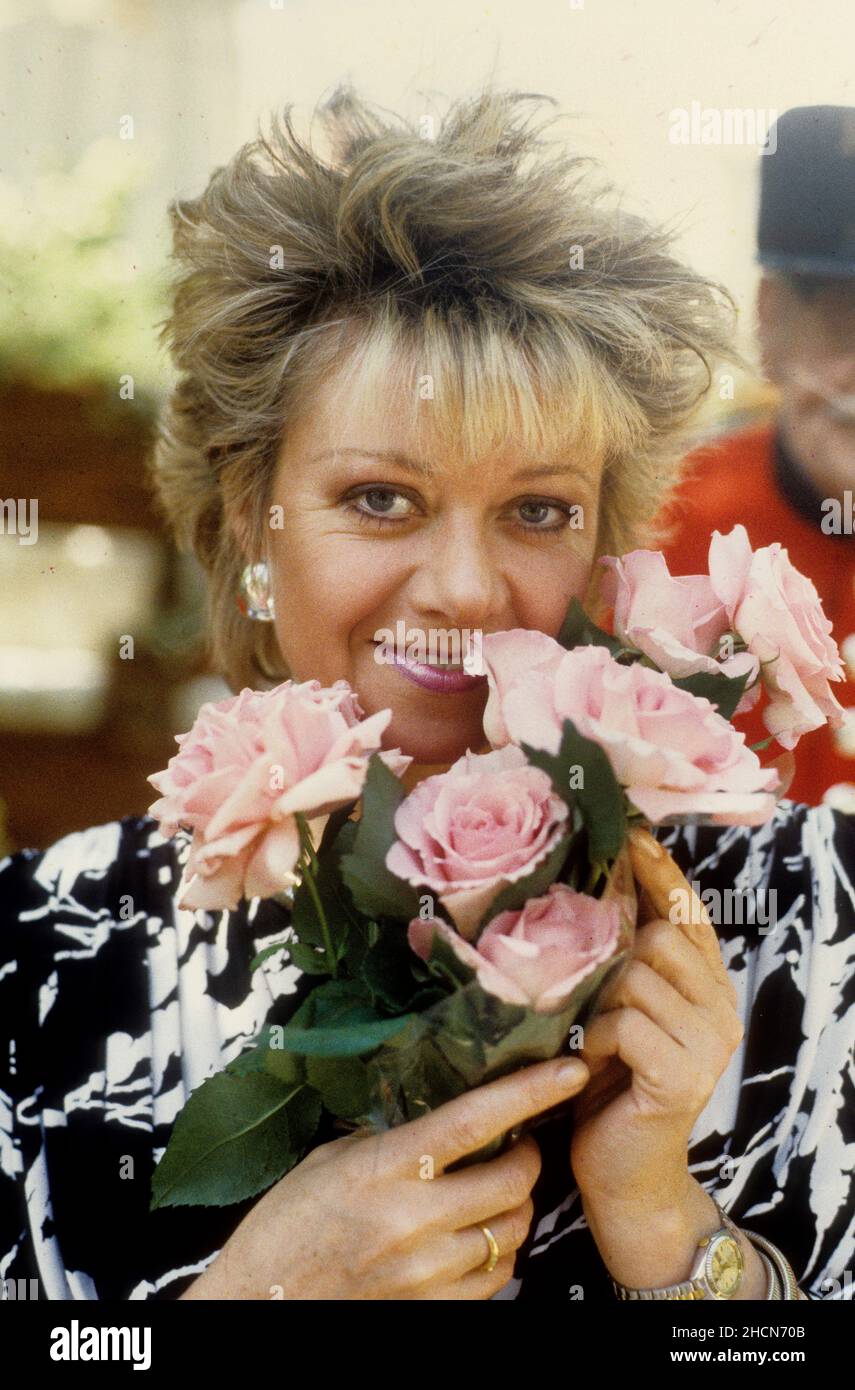 Elaine Paige actress singer at Chelsea Flower Show May 1986 Stock Photo ...