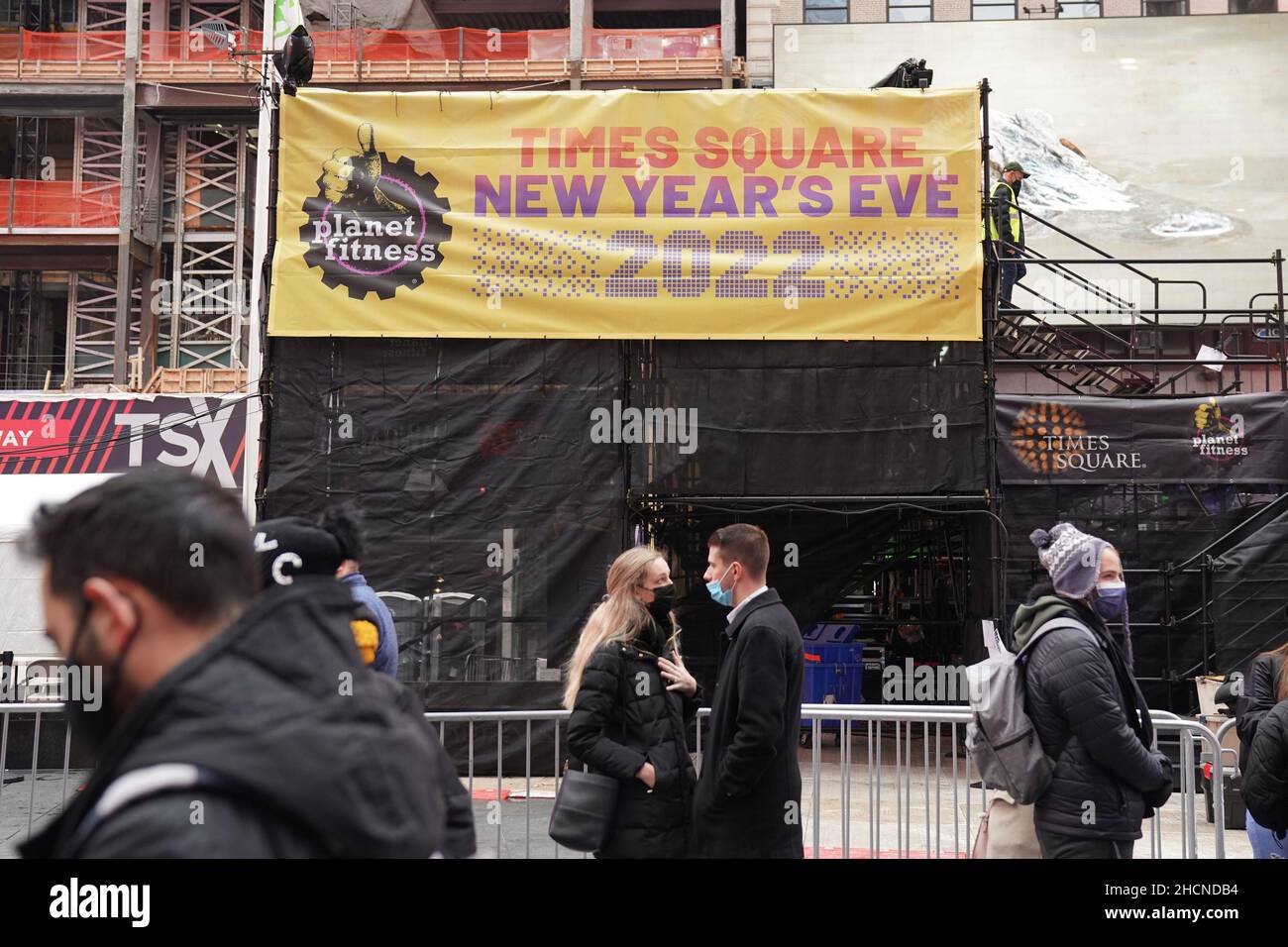 New York, New York, USA. 30th Dec, 2021. People wait on line to get a ...