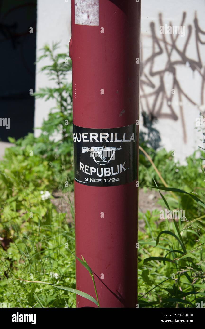 Guerrilla Republik 1794 sticker on a lamp post in the city of ...