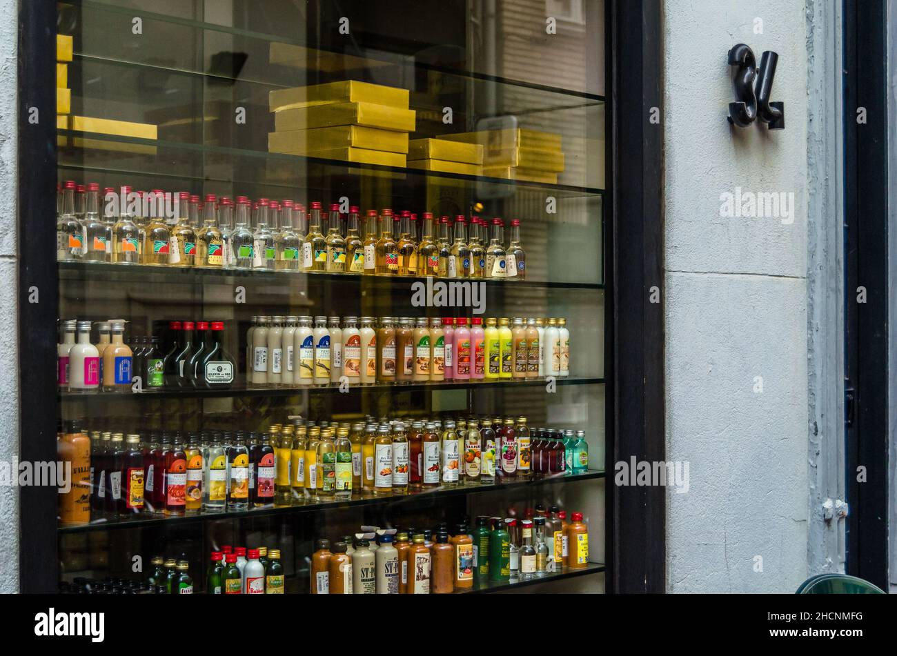 Licor store hi-res stock photography and images - Alamy