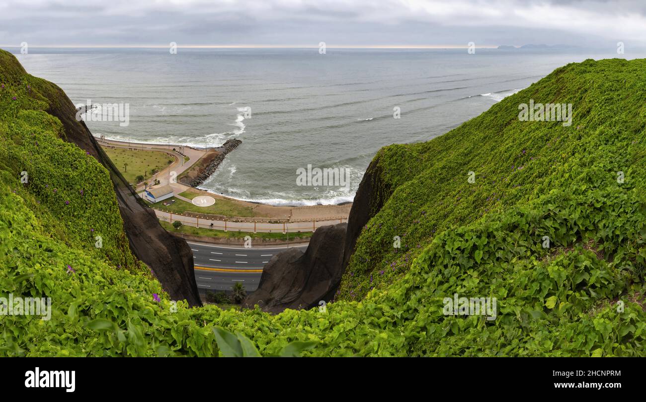 Pacific coastline in Lima, Peru Stock Photo - Alamy