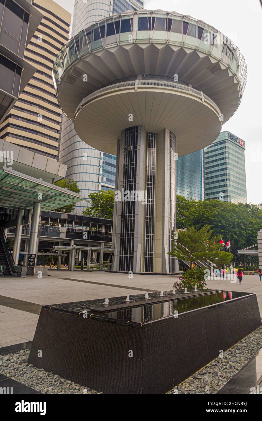 SINGAPORE, SINGAPORE - MARCH 11, 2018: OUE Tower in Marina Bay ...