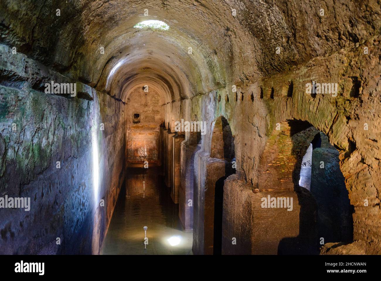 Cisternone romano hi-res stock photography and images - Alamy