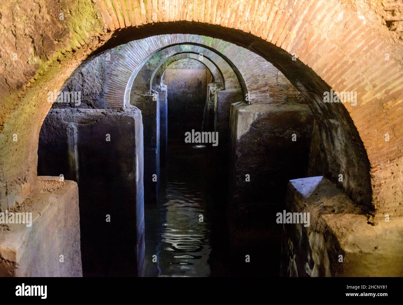 Cisternone romano hi-res stock photography and images - Alamy