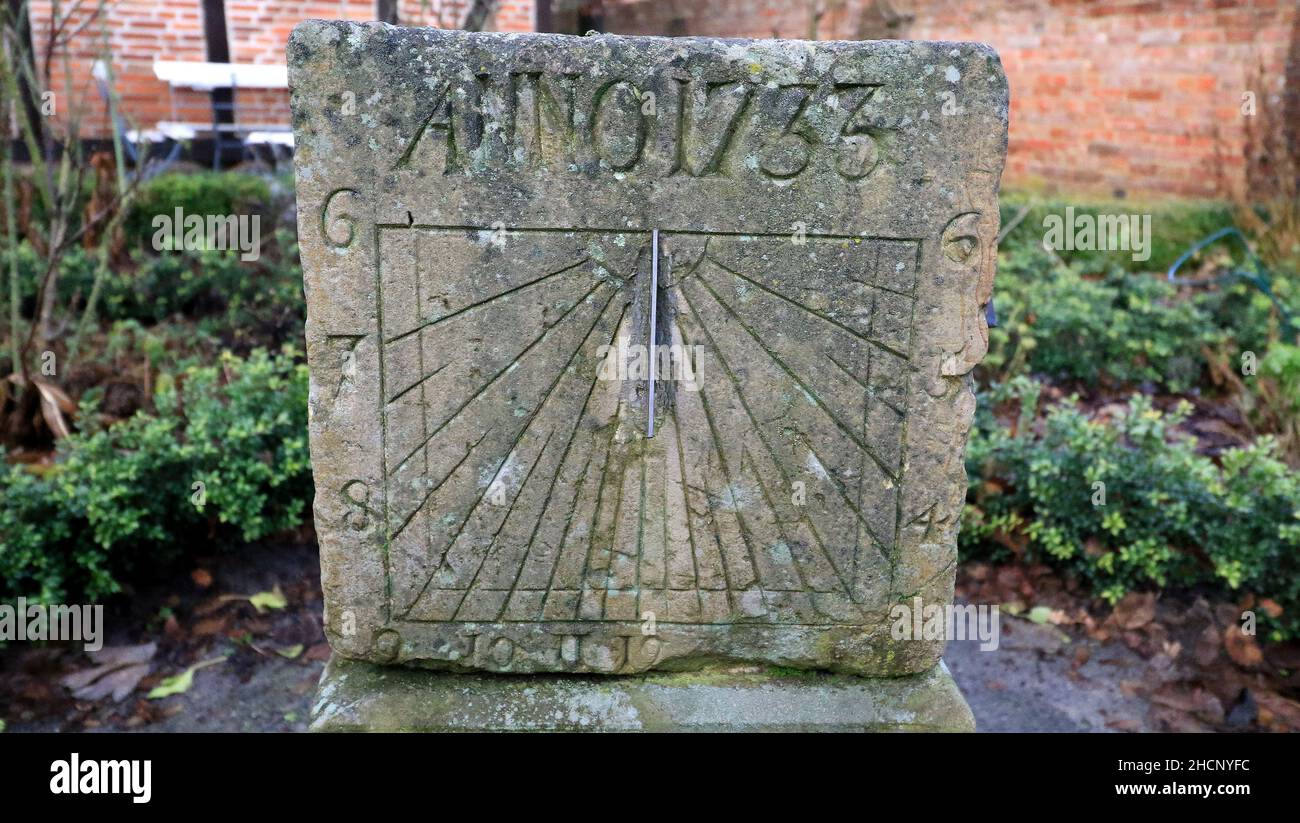 Stone sun hi-res stock photography and images - Alamy