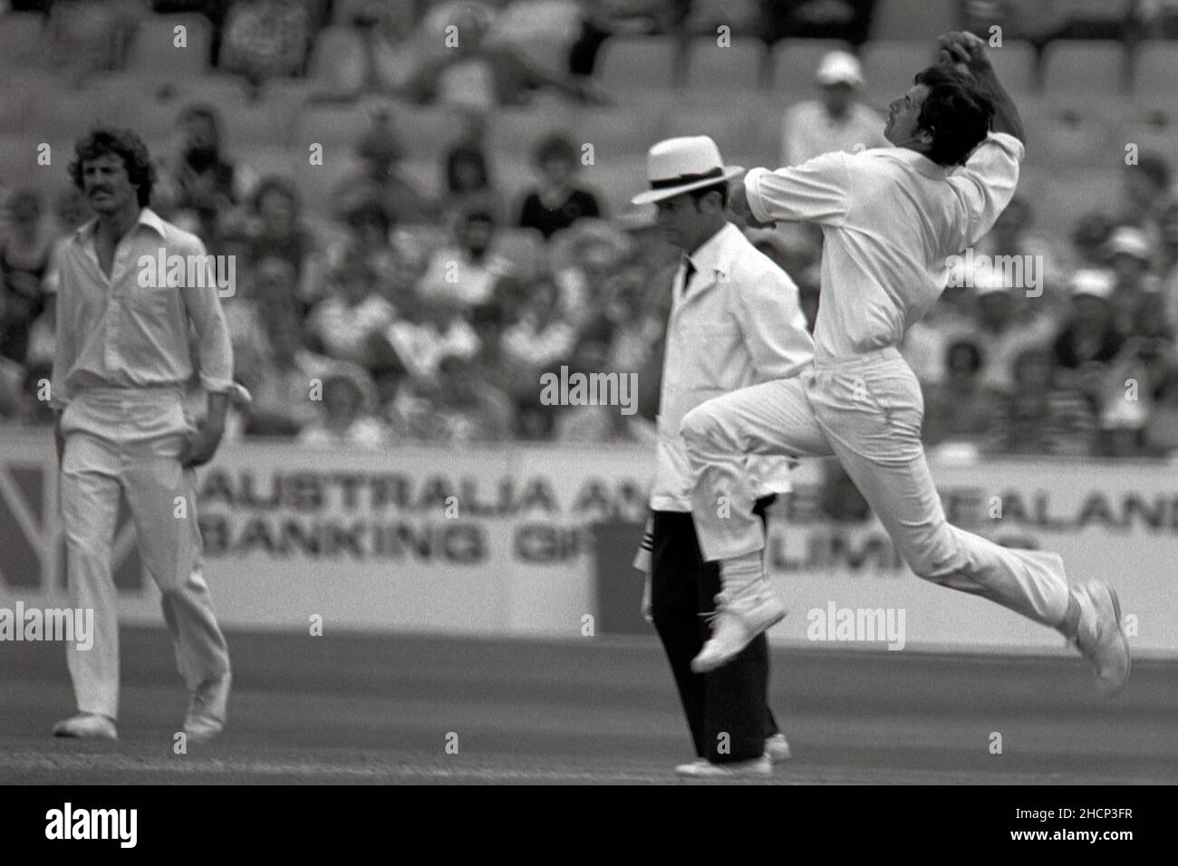 Richard Hadlee bowling for New Zealand against England at the Oval ...