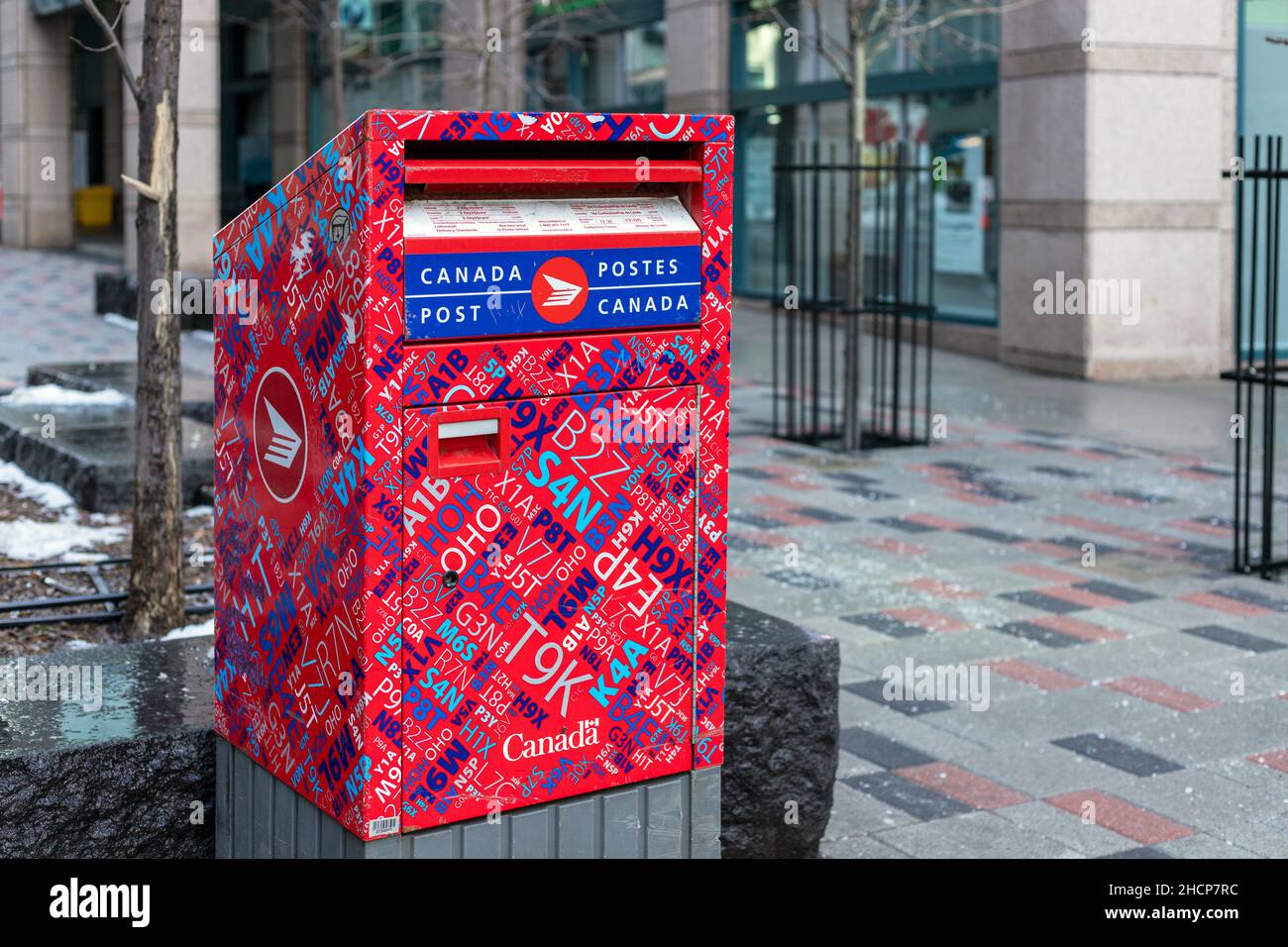 Canada post parcel locker hi-res stock photography and images - Alamy