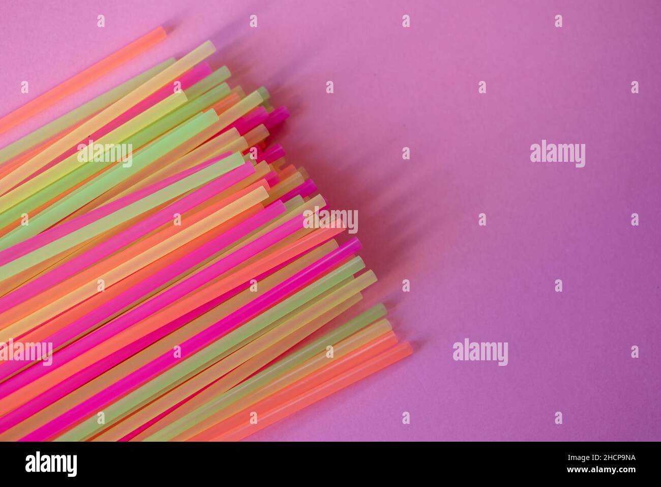 Colorful straws hi-res stock photography and images - Alamy
