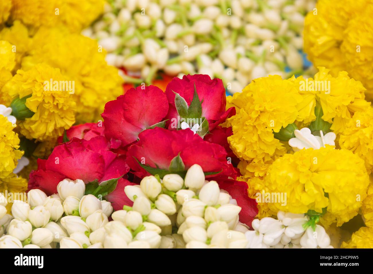 Making up Oriental luxury flower bouquets in Southeast Asian countries ...