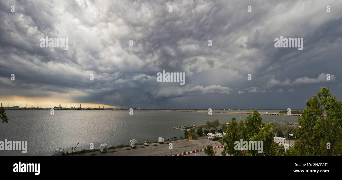 Bow Echo during a storm Stock Photo - Alamy