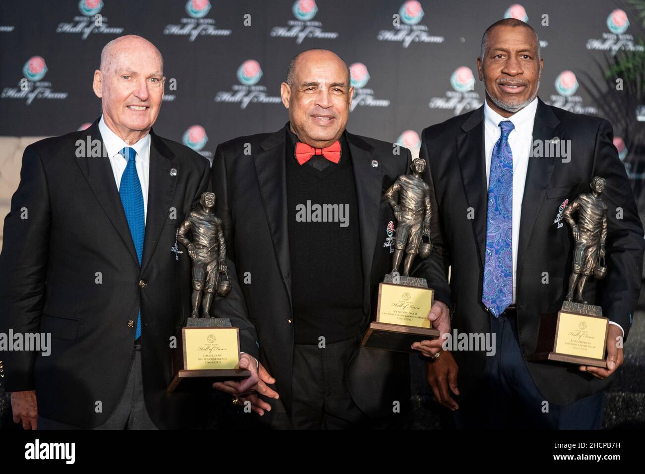 Pasadena, United States. 30th Dec, 2021. Jim Delany (Big Ten), Anthony ...