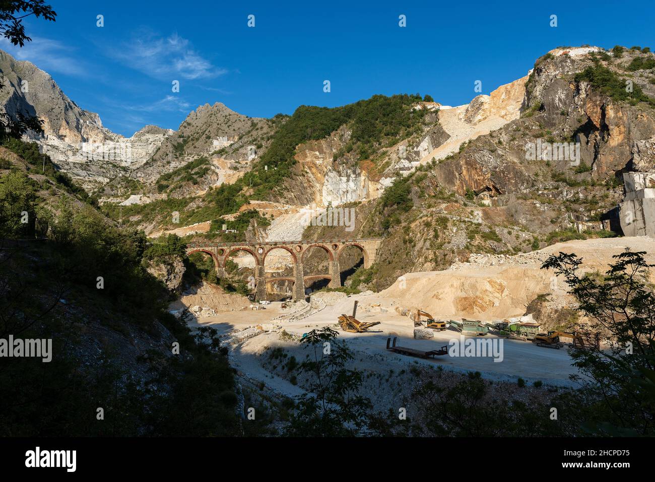 Marble quarries (Carrara white marble) in the Apuan Alps (Alpi Apuane ...