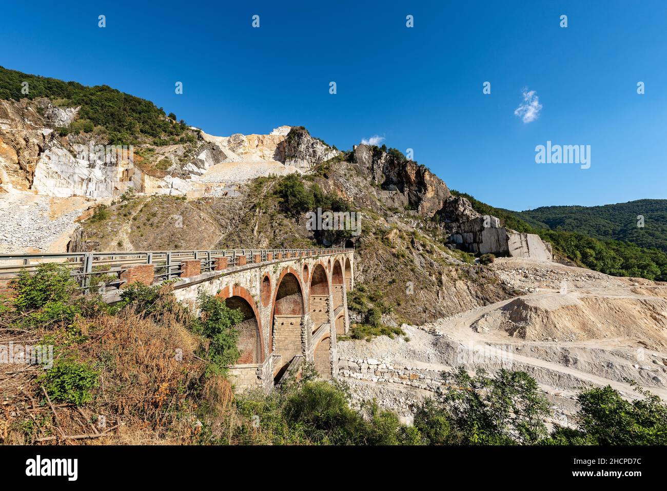 Marble quarries (Carrara white marble) in the Apuan Alps (Alpi Apuane ...