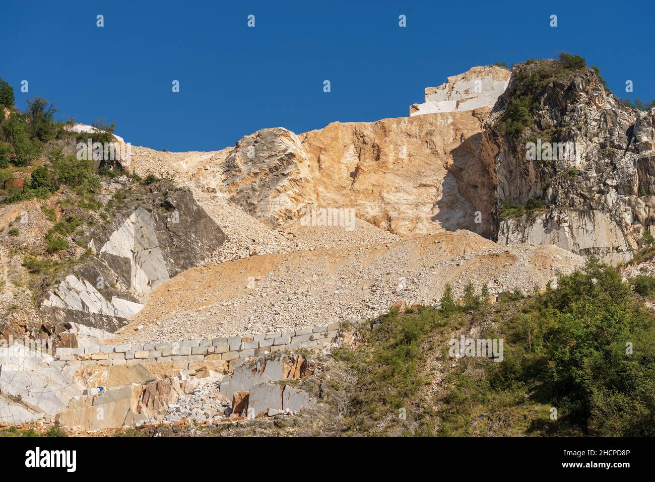 Marble quarries (Carrara white marble) in the Apuan Alps (Alpi Apuane ...