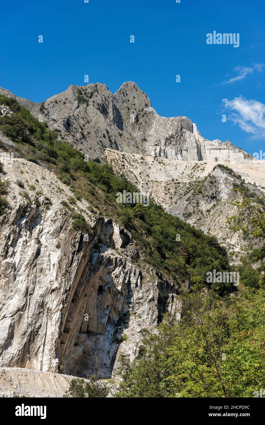 Marble quarries (Carrara white marble) in the Apuan Alps (Alpi Apuane ...
