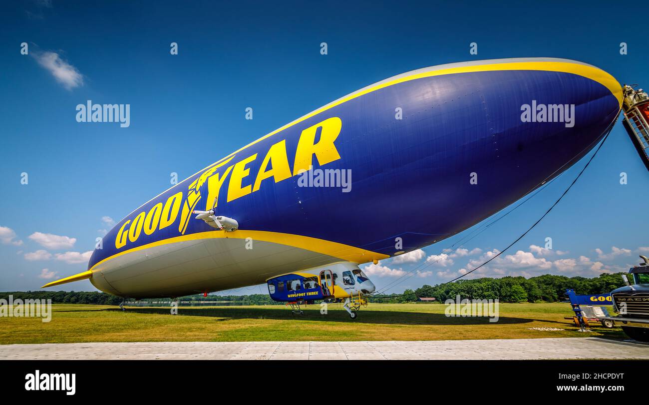 Goodyear blimp hi-res stock photography and images - Alamy