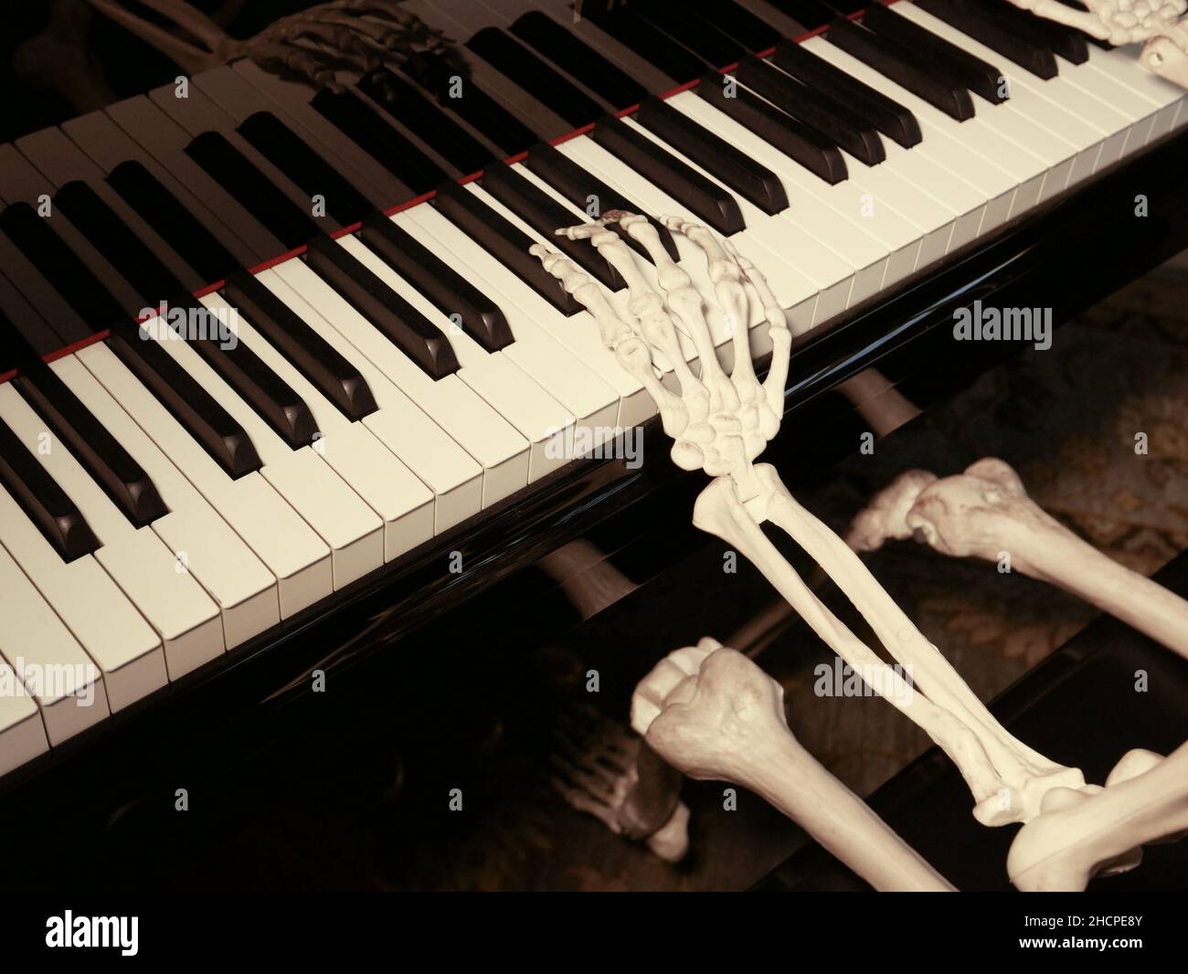 Skeleton playing piano hi-res stock photography and images - Alamy