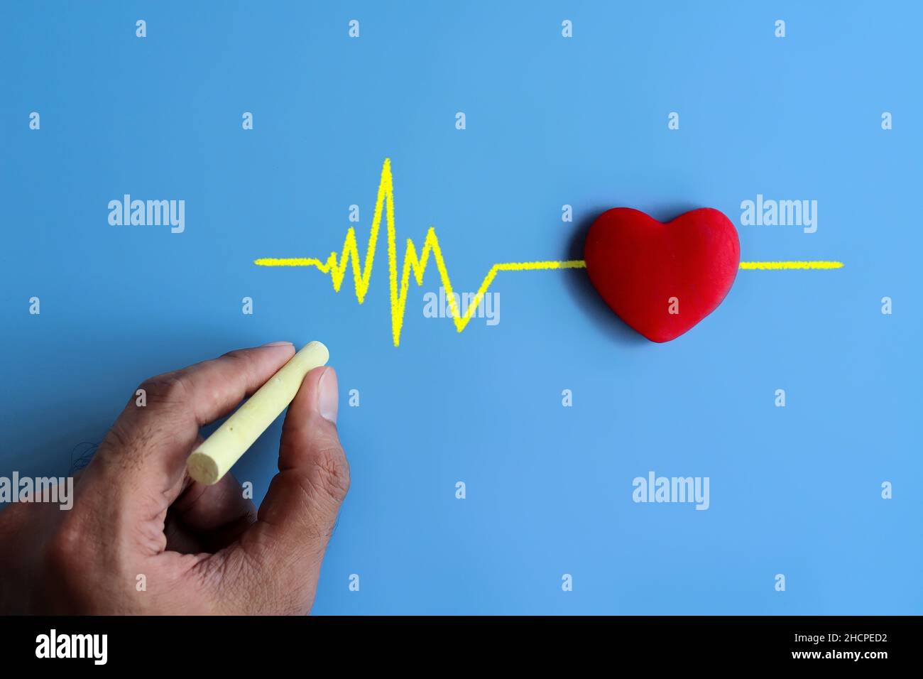 Medical and healthcare concept. Top view of hand draw heartbeat pattern ...