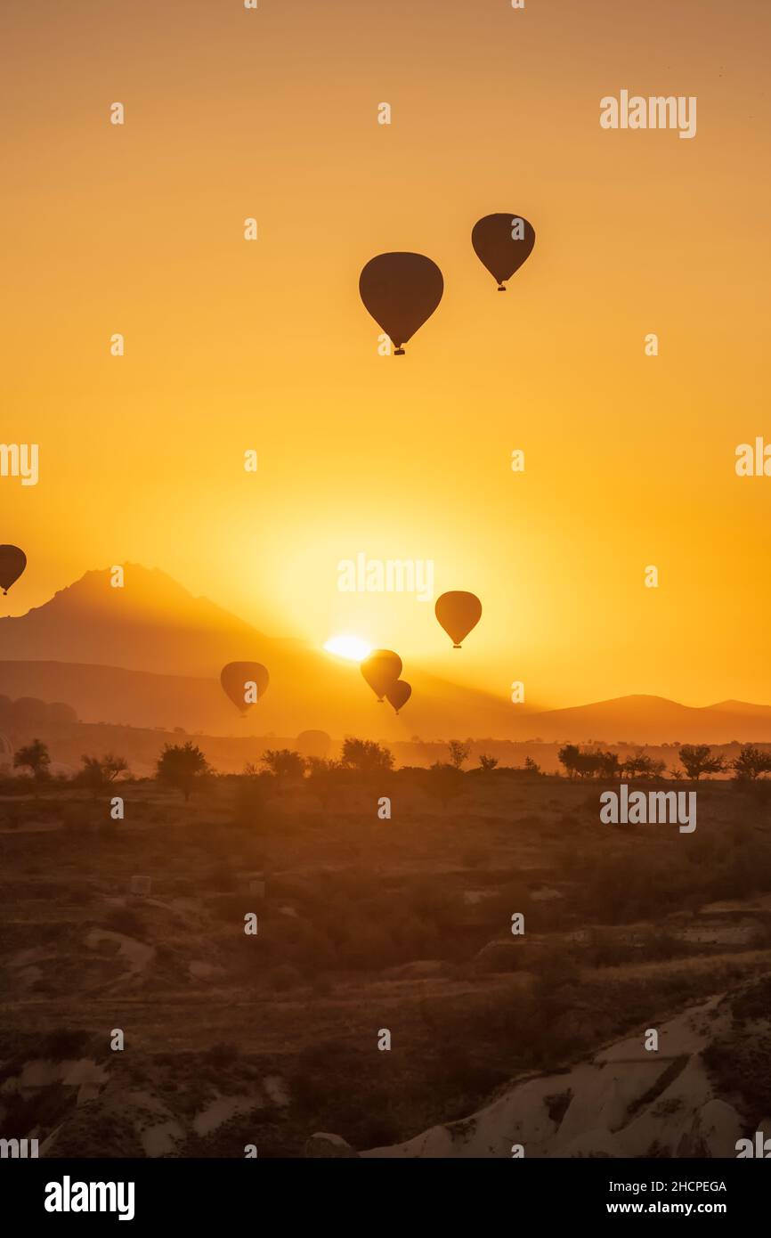 Ballon ride experience in Capadoccia, Turkey. Float Over Cappadocia's ...